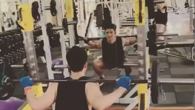 6 Potret Ricky Cuaca saat Fitnes di Gym, Rahasia Sukses Turun 38 Kg ...