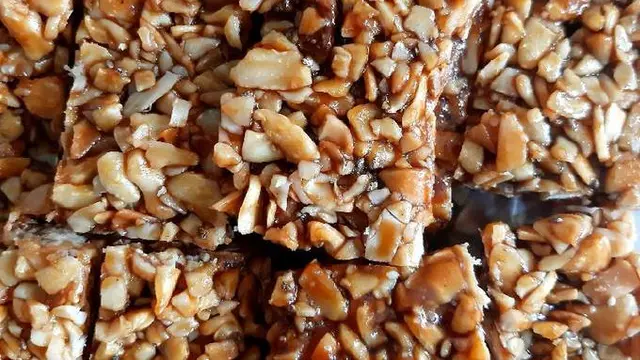 Halua Kenari, Makanan Khas Minahasa yang Wajib Dicoba - Regional ...