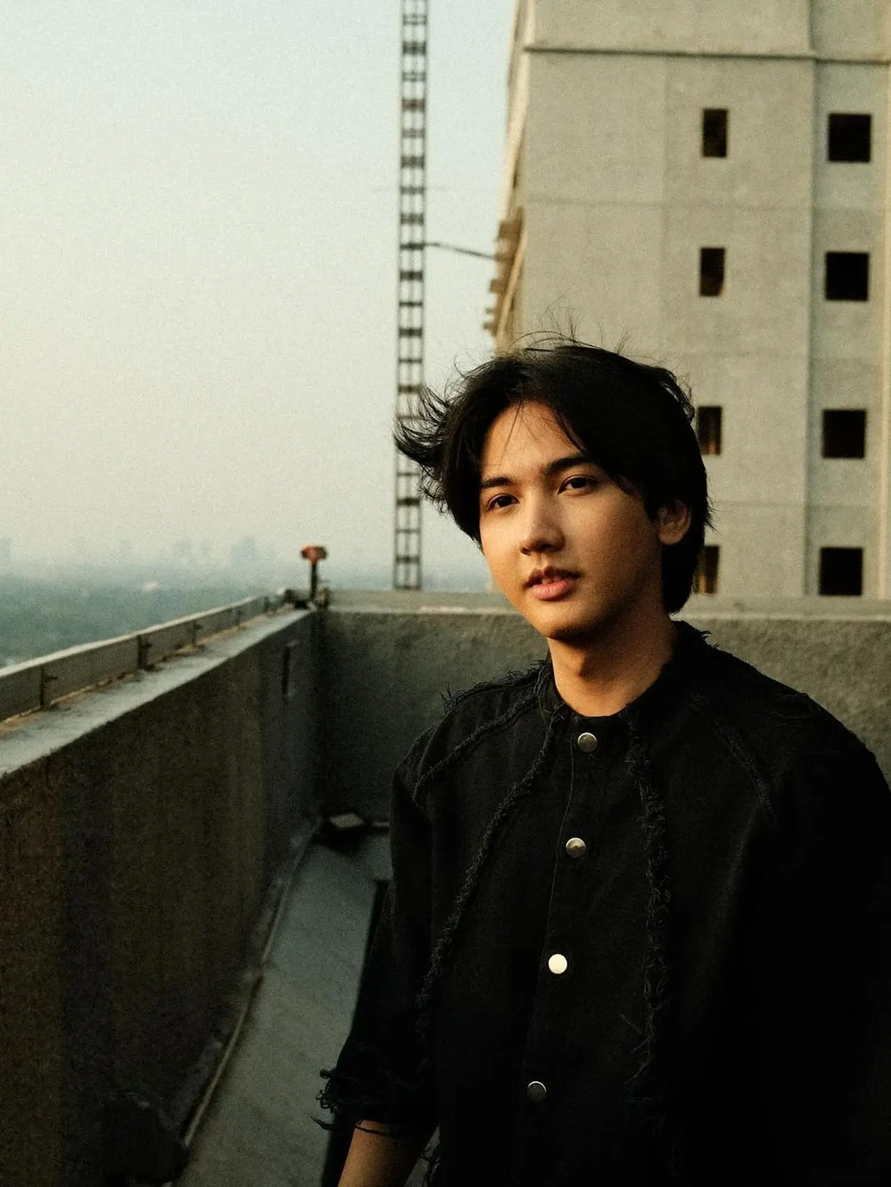 Biodata Lengkap Ari Irham, Aktor yang Ternyata Juga Nge-DJ Sejak Usia ...