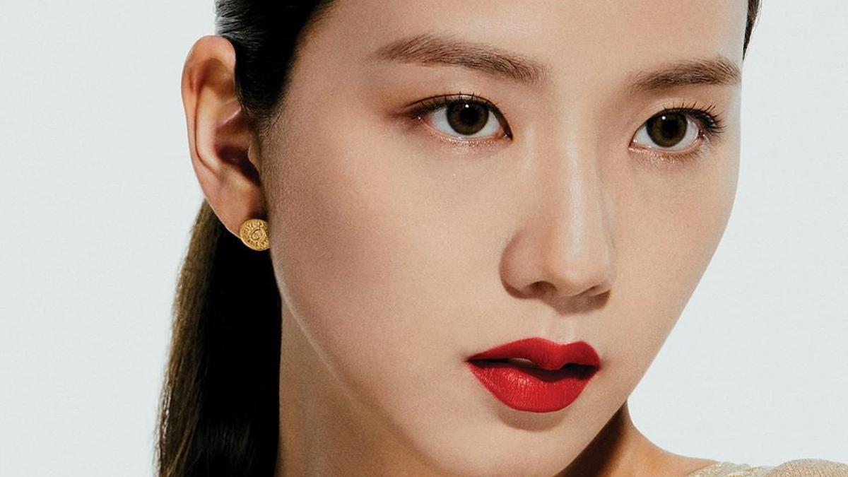 Inspirasi Makeup Awal Tahun ala Jisoo, Bold hingga Sophisticated Curi ...