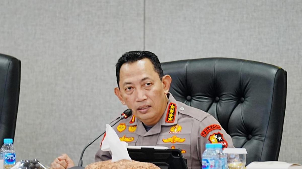 Semarak Hari Kemerdekaan ke-78, Polri Bentangkan Merah Putih Raksasa di ...
