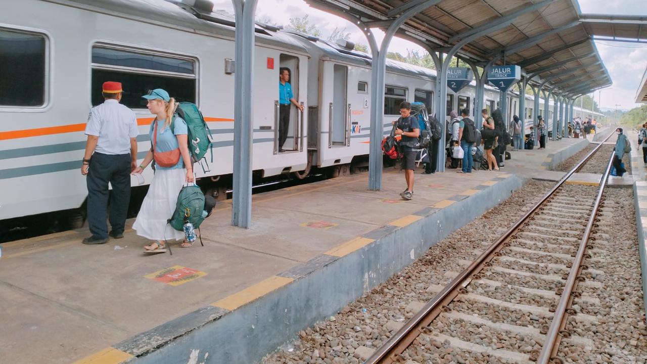 6 Jenis Kereta Api di Indonesia Beserta Fungsinya, Pahami Kelas-kelasnya