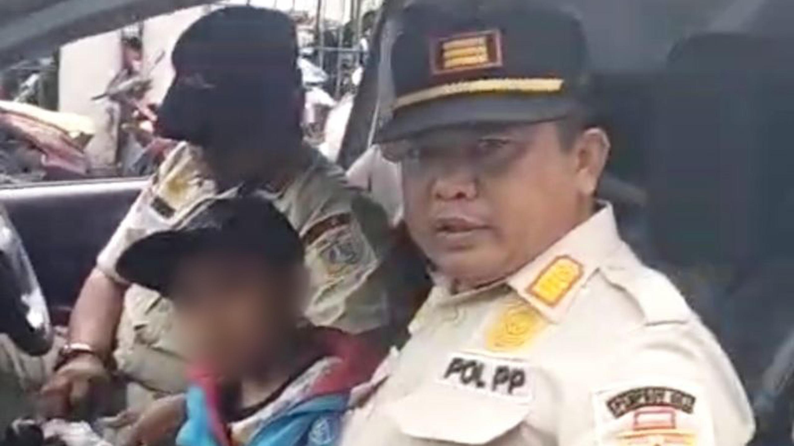 Anak dari Cianjur Ditinggal Ayahnya yang Galak di Pasar Kebayoran Lama