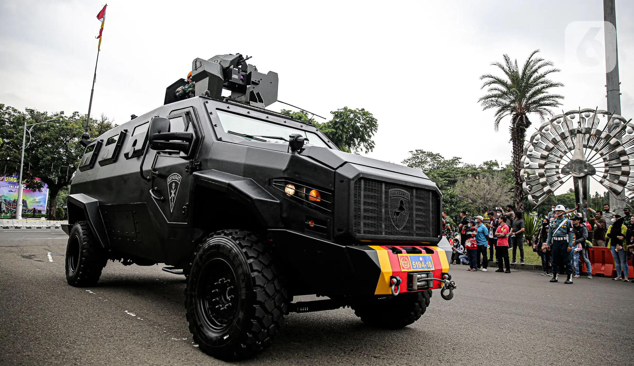 Presiden Jokowi Saksikan Defile Tiga Matra TNI - Foto Liputan6.com