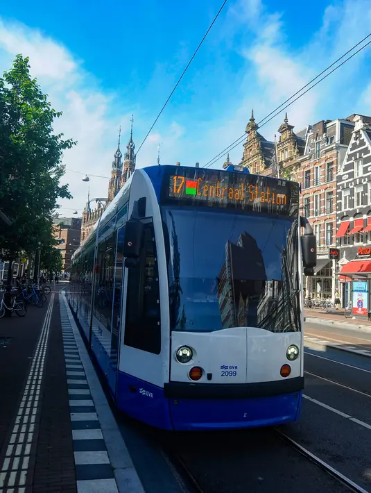 Ketika Trem Membelah Kota Amsterdam Belanda - Foto Liputan6.com