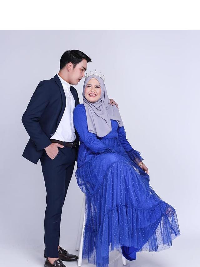6 Pemotretan Elly Sugigi dan Aditya Gumelar Bak Prewedding, Kenakan Busana Senada - Hot Liputan6.com