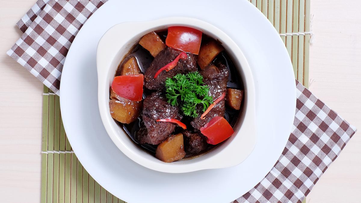 Resep Semur Daging Betawi Empuk dan Enak - Food Fimela.com