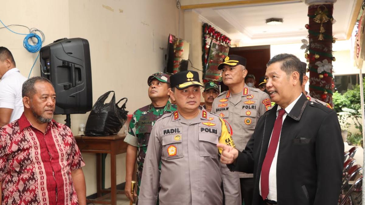 Cek Pengamanan Natal di Gereja Tangerang, Kapolda Metro Pastikan Tak Ada Gangguan - News ...