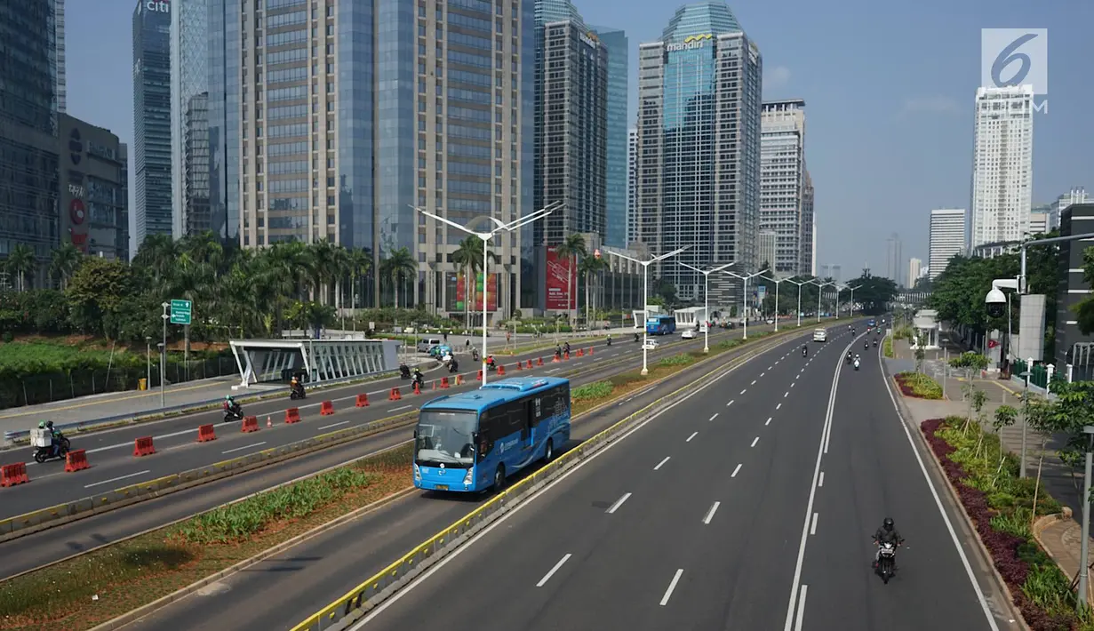 FOTO: Situasi Terkini Arus Lalin di Sudirman - Foto Liputan6.com