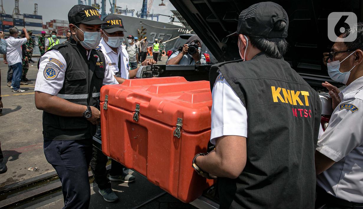 FOTO: CVR Sriwijaya Air SJ 182 Ditemukan - Foto Liputan6.com