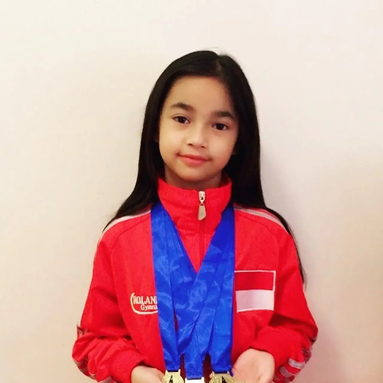 6 Potret Transformasi Sydney Anak Semata Wayang Cut Tari, Makin Mirip Ibunda - Hot Liputan6.com