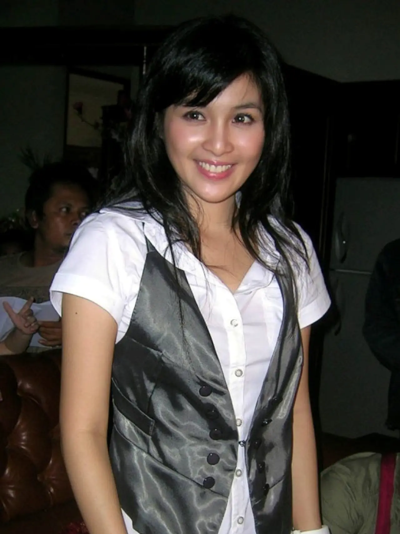 Intip Transformasi Gaya Sandra Dewi Lebih Cantik Dulu Atau Sekarang Fashion And Beauty