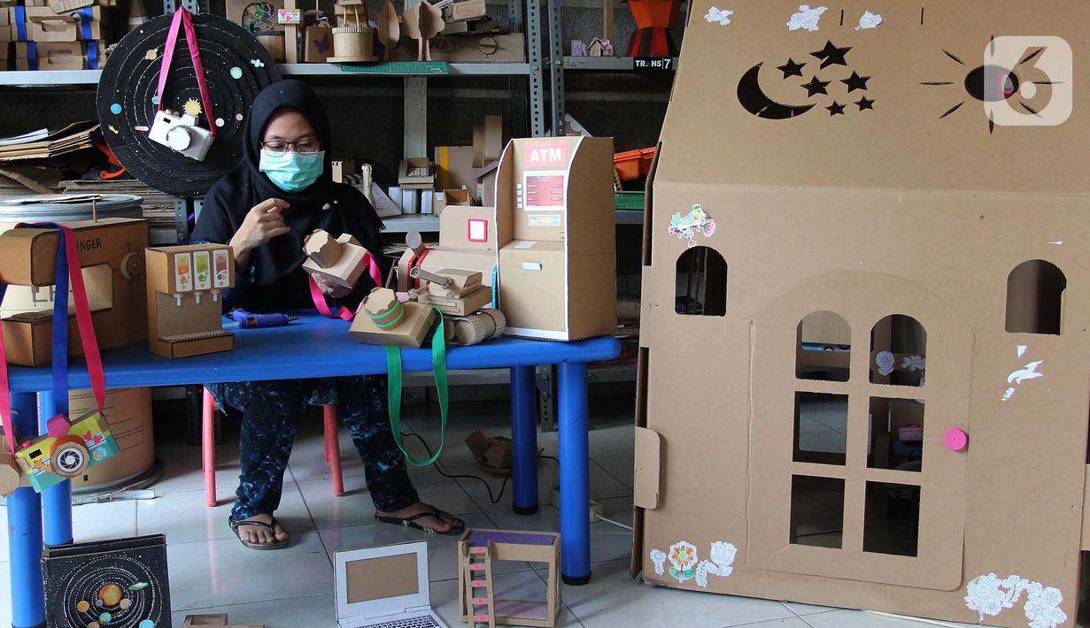 FOTO: Kreasi Aneka Mainan Berbahan Baku Kardus dari Depok - Foto ...