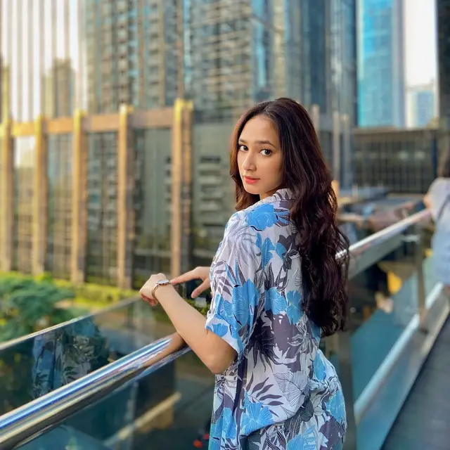 7 Potret Terbaru Nadira Sungkar Pemain Sinetron Roda Roda Gila