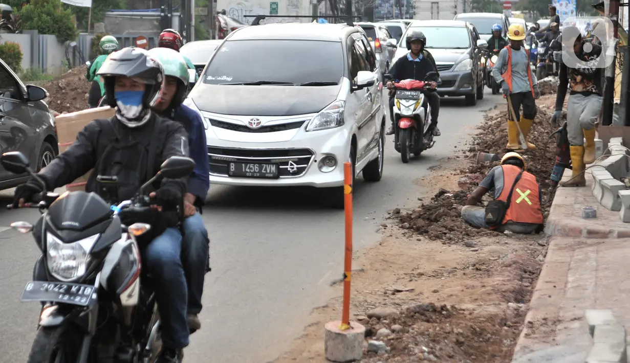 FOTO: Proyek Trotoar Memperparah Kemacetan di Jalan Tebet Raya - Foto ...