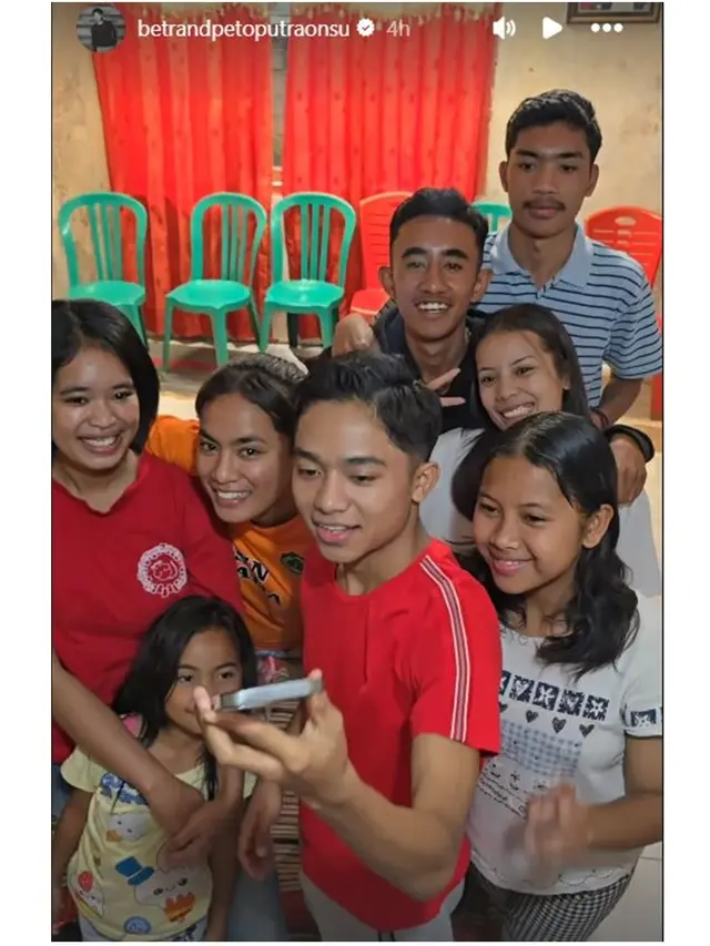 6 Potret Betrand Peto Pulang ke Kampung Halaman, Dapat Kabar Duka dari NTT - Hot Liputan6.com