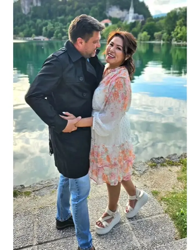 6 Fashion Baju Motif Bunga ala Fifi Lety Adik Ahok, Awet Muda di Usia ...