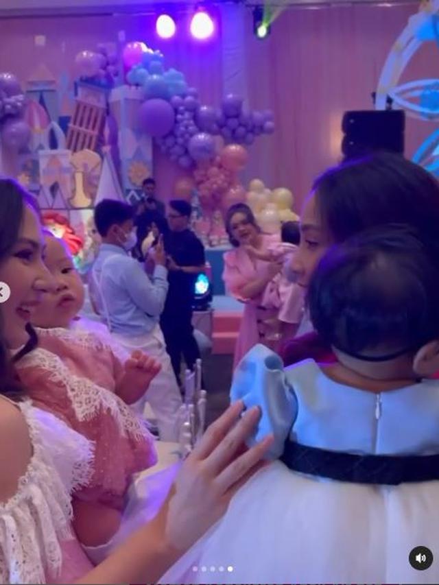 6 Potret Jessica Mila dan Baby Kyarra Tampil Bak Princess Aurora, Gemas ...