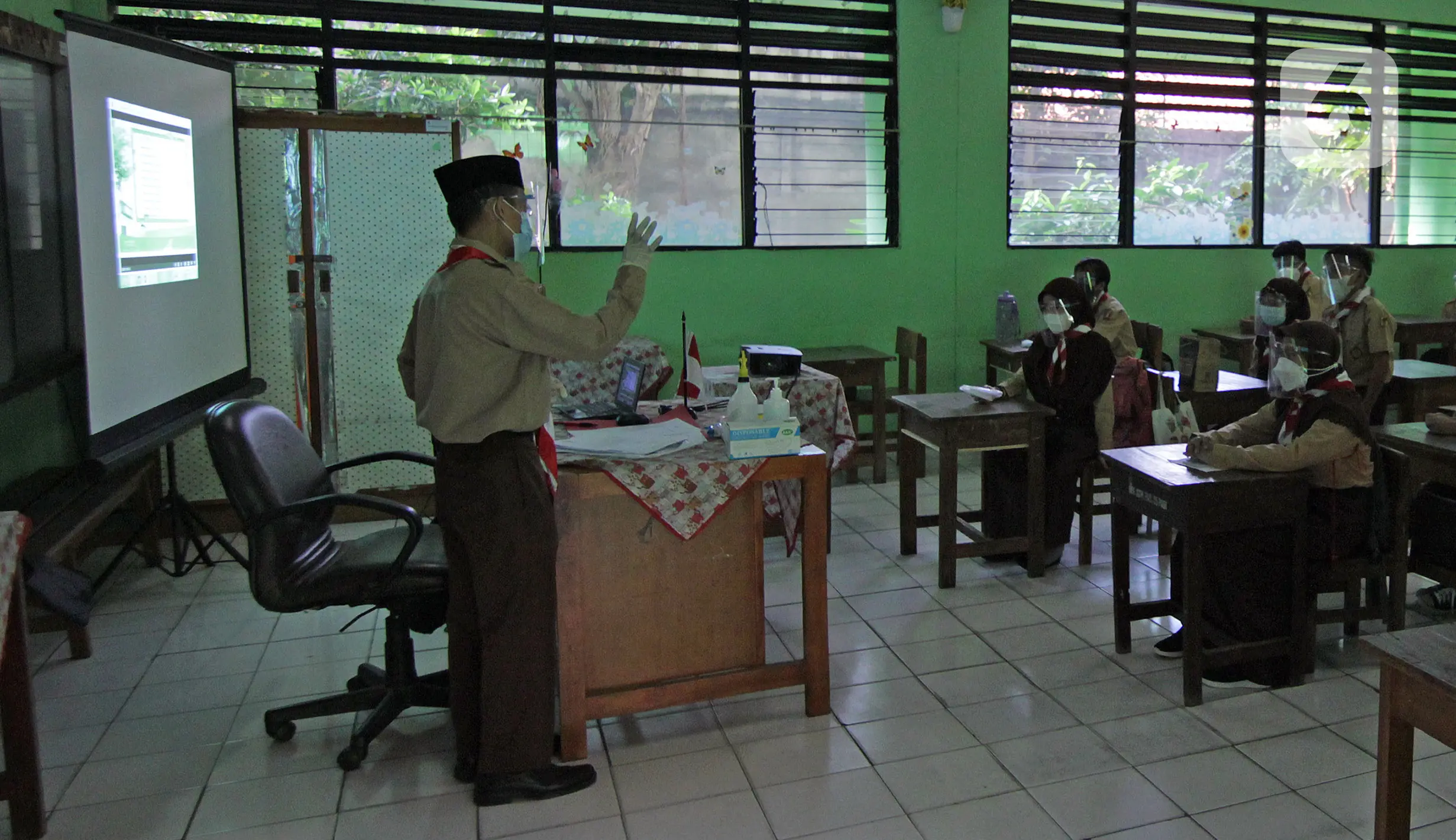 FOTO: Uji Coba Sekolah Tatap Muka di Jakarta - Foto Liputan6.com