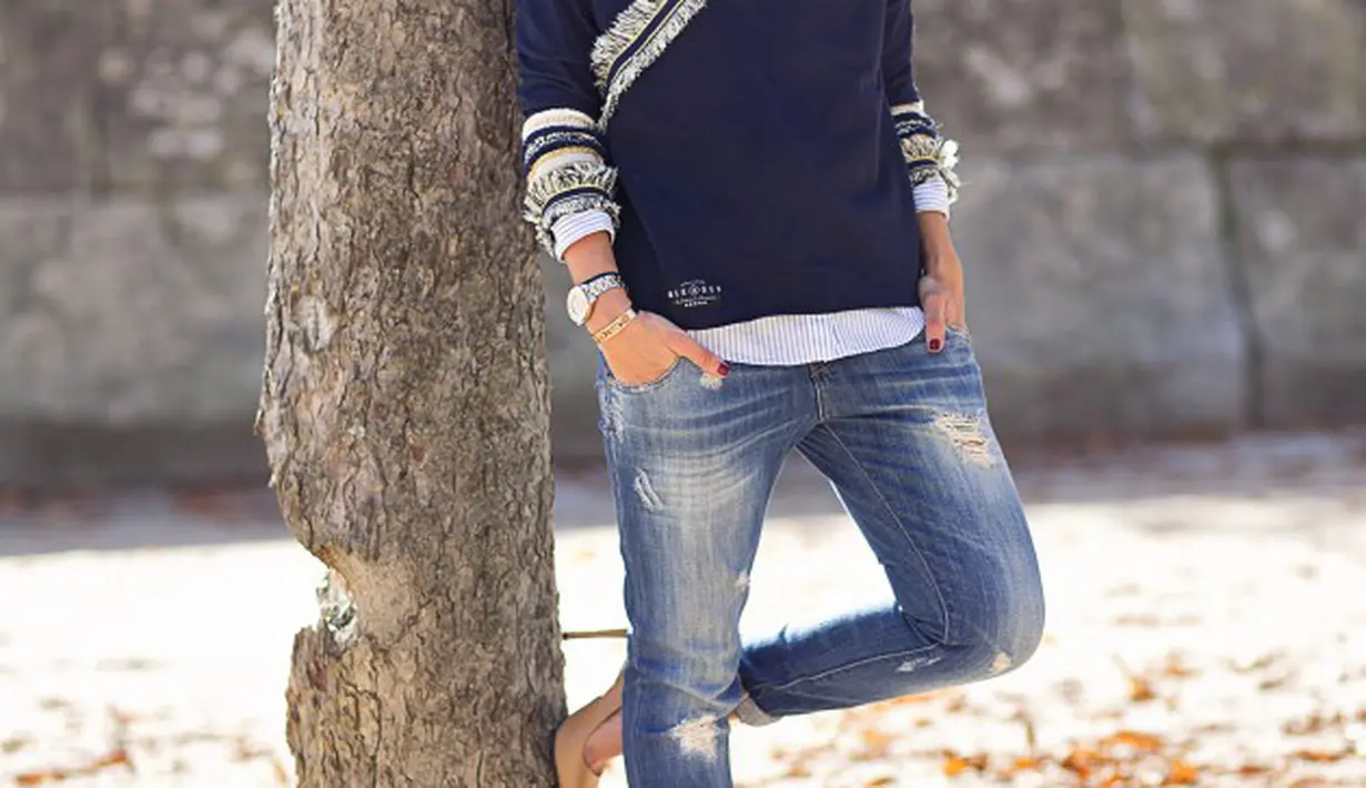 7 Inspirasi Mix Match Kemeja dan Sweater Kece Saat Cuaca Dingin - Photo ...