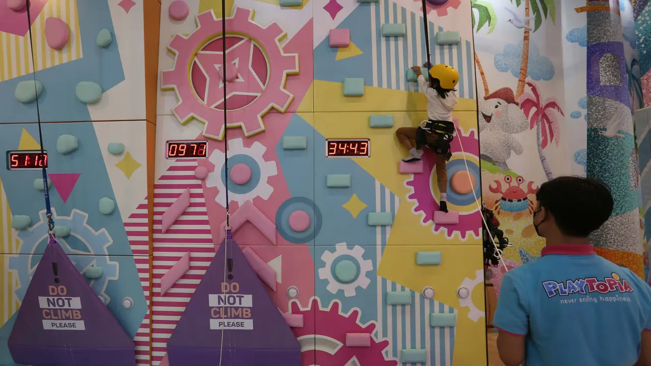 Bermain Sambil Belajar di Wahana Permainan Anak Playtopia - On Off ...