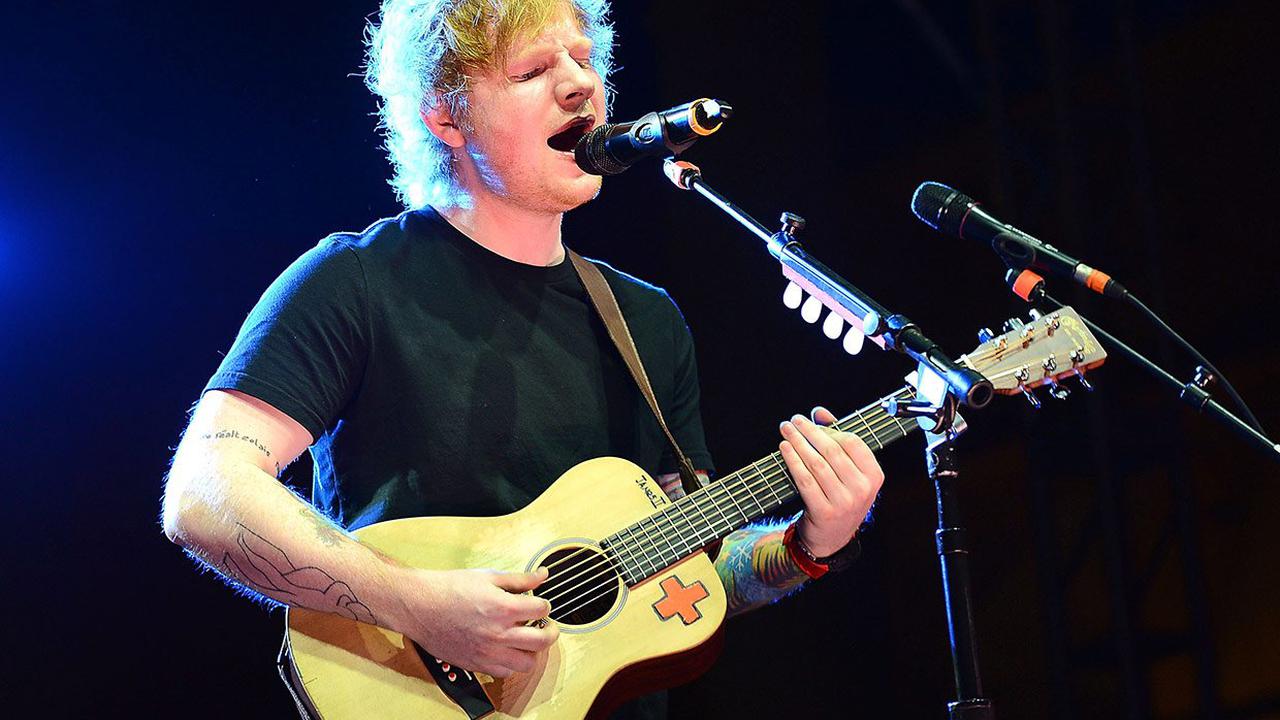 Ed Sheeran Akan Jadi Penyanyi Pernikahan Courtney Cox