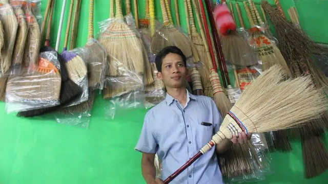 Ironi Sapu Tradisional, Ditinggalkan di Indonesia tapi Dicari di ...