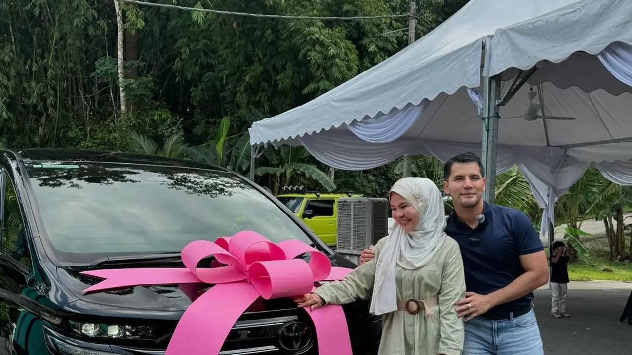 Profil Datuk Aliff Syukri, Crazy Rich Malaysia yang Beri Hadiah Mobil ...