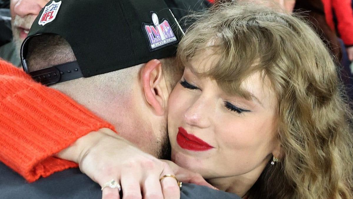 6 Gaya Bucin Serba Merah Taylor Swift di Super Bowl, Dukung Pacar ...