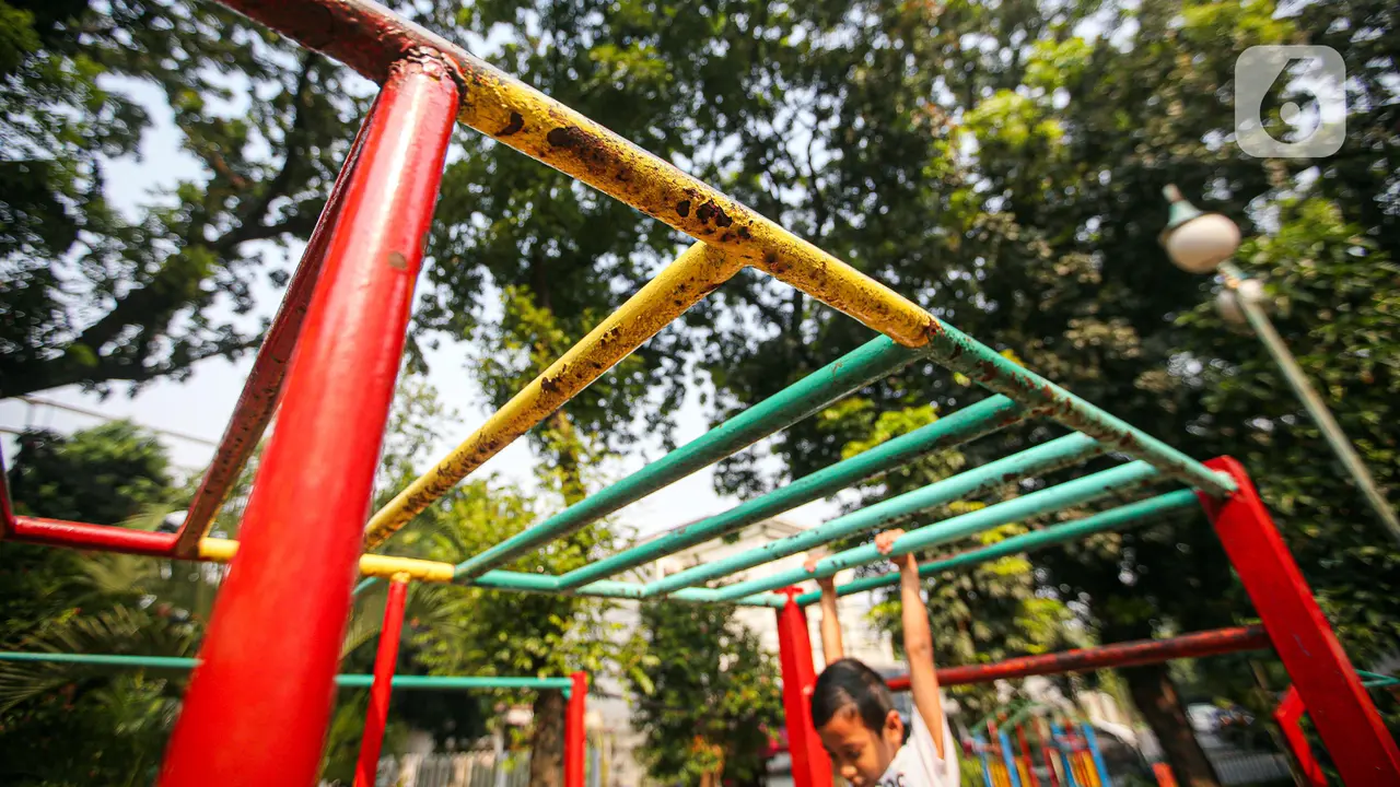 Cara Bermain Monkey Bar yang Aman, Cegah Tragedi Serupa Arsy Hermansyah ...