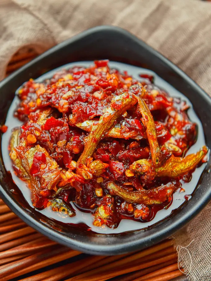 Resep Sambal Teri Sederhana yang Pedas Gurih Enak - Food Fimela.com