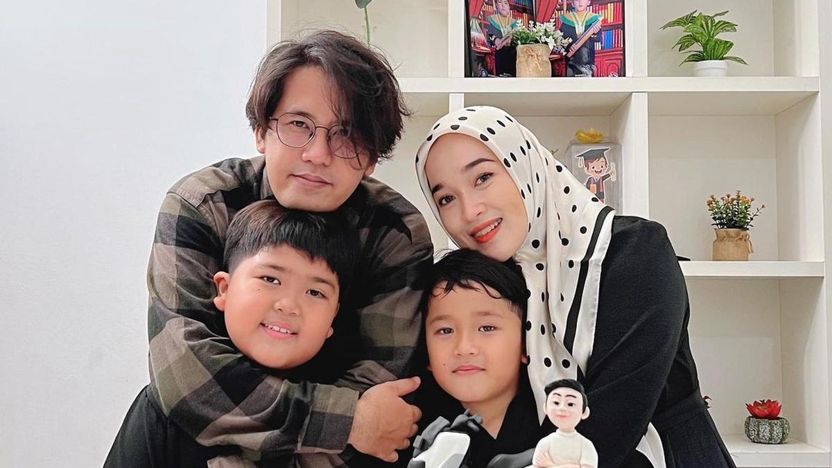 Bikin Adem, Potret Ririe Fairuz dan Mantan Suami Kompak Rayakan Ultah ...