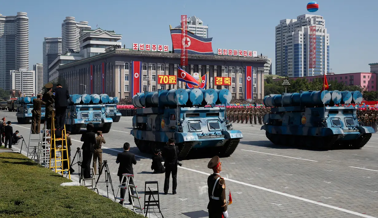 FOTO: Melihat Parade Militer Peringatan HUT ke-70 Korea Utara - Foto ...