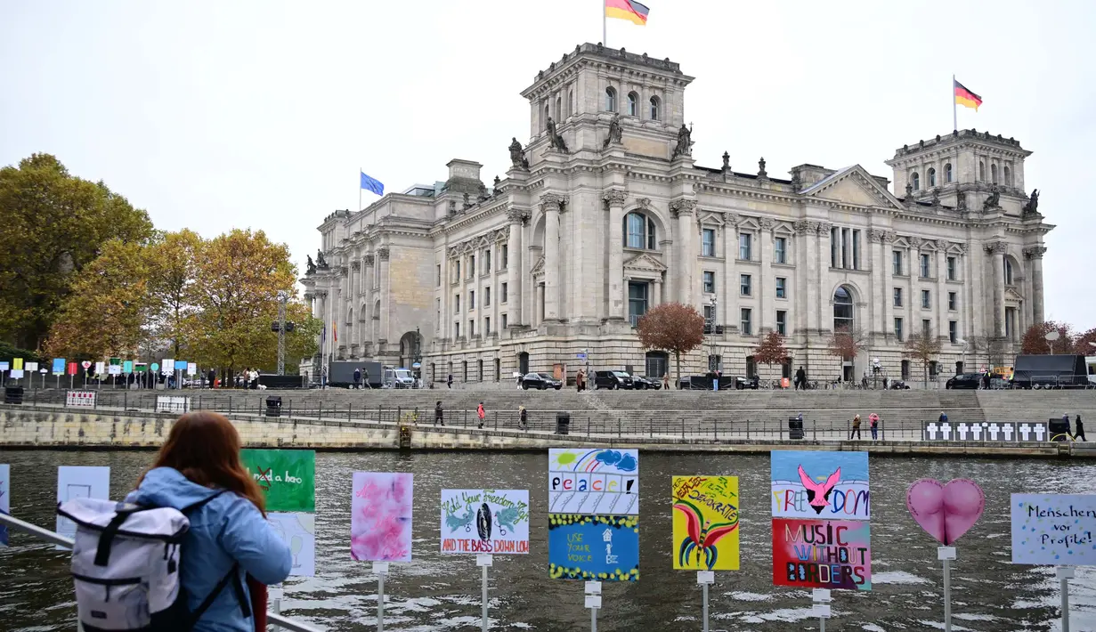 Pameran Karya Seni Terbuka Tandai Peringatan 35 Tahun Runtuhnya Tembok ...