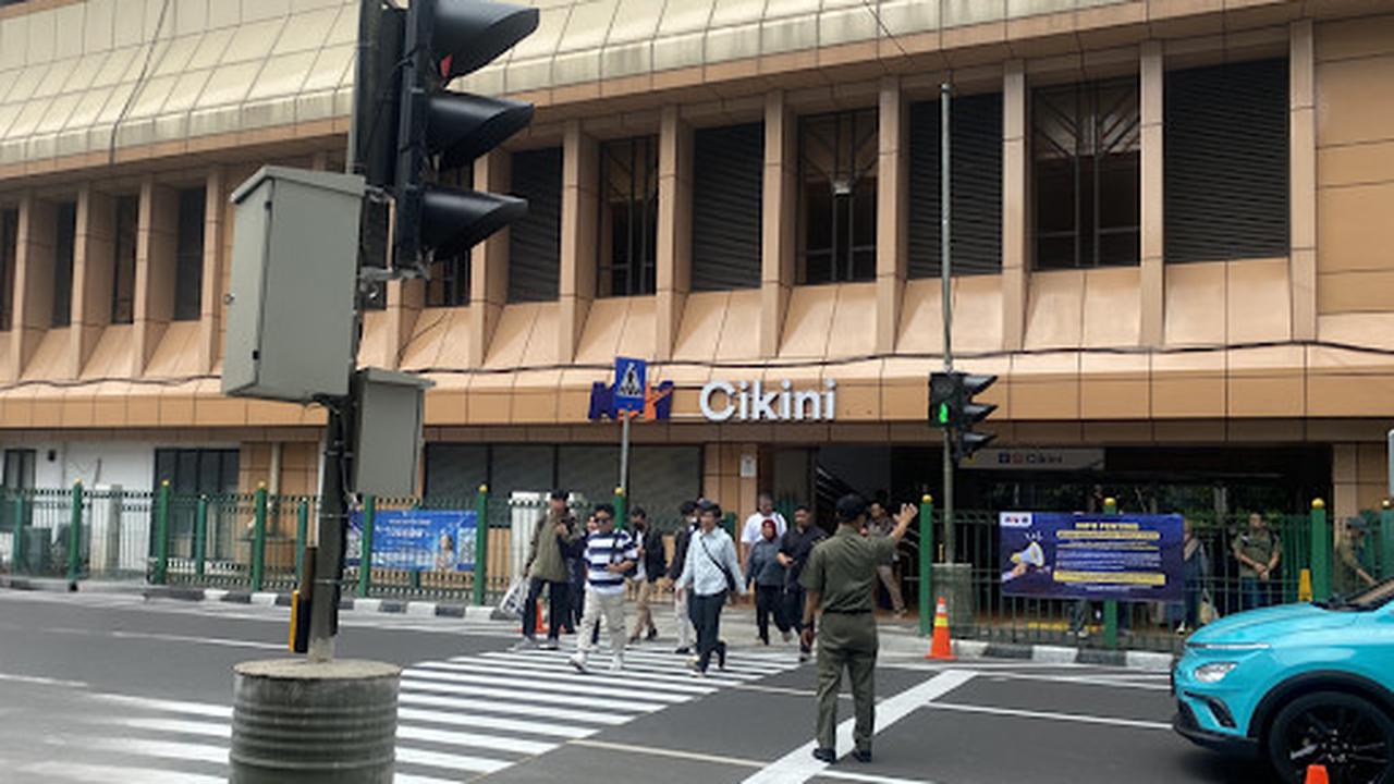 Pelican Crossing Stasiun Cikini, Warga: Gak Perlu Lompat Pagar dan ...