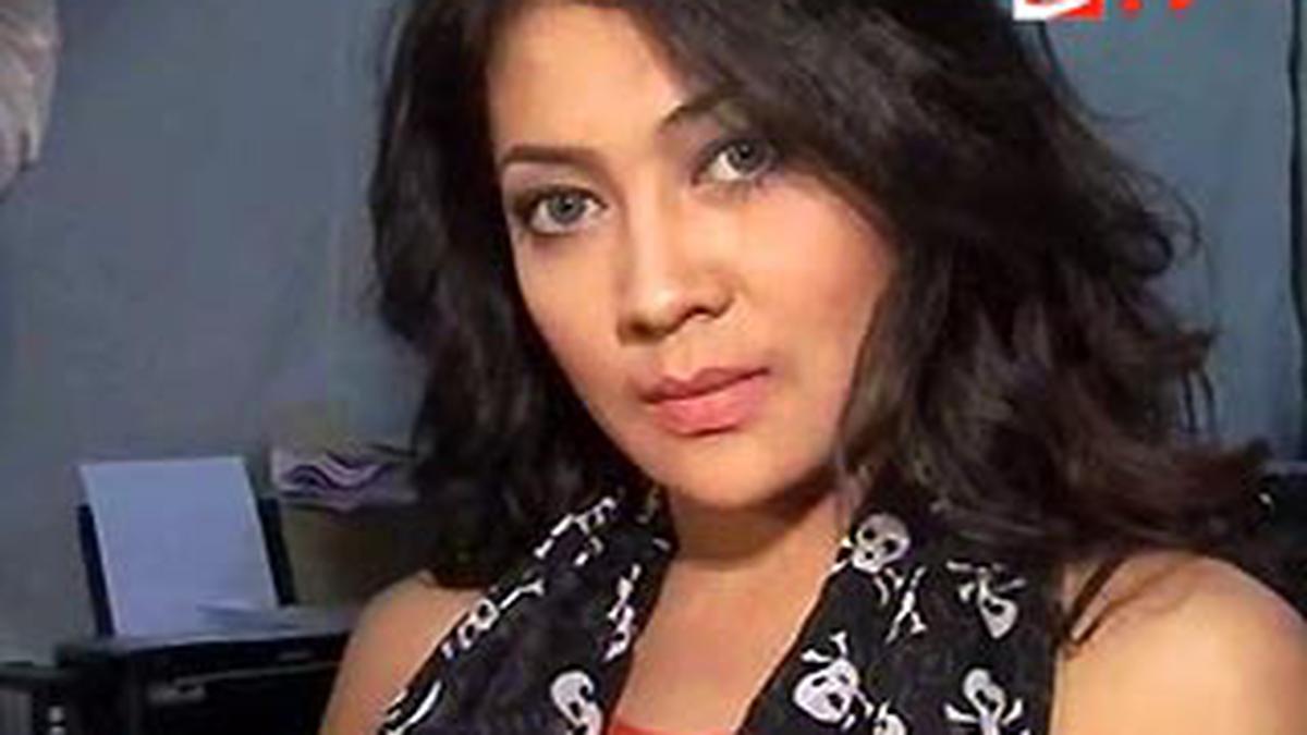 Demi HUT SCTV, IDP Ikut Ritual Dayak - ShowBiz Liputan6.com