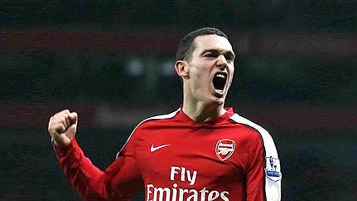 Arsenal Perjuangkan Kartu Merah Vermaelen - Bola Liputan6.com