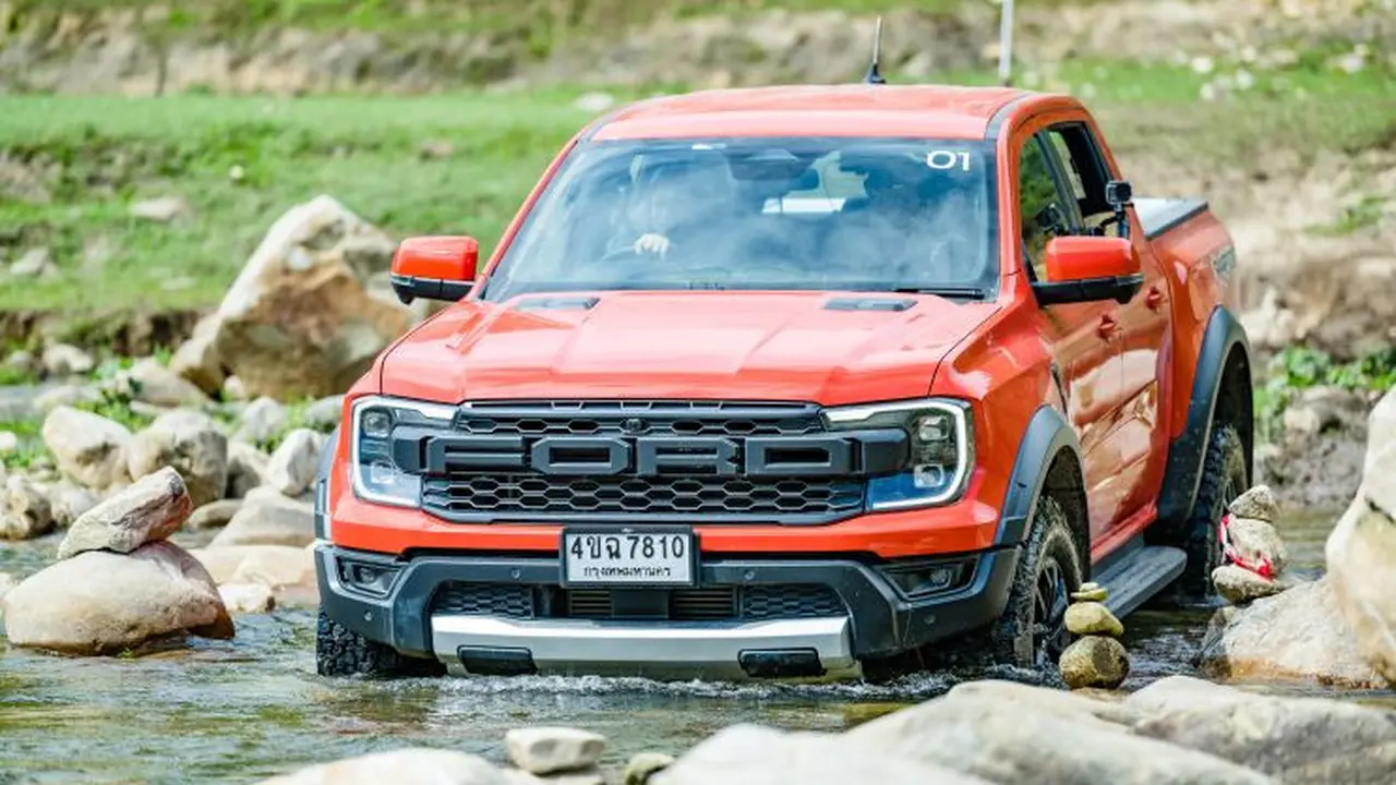 Membuktikan Keandalan Ford Ranger Raptor di Berbagai Medan - Otomotif ...
