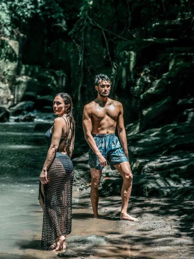 Potret Wulan Guritno Liburan Bareng Pacar dan Bertemu Mantan Suami ...