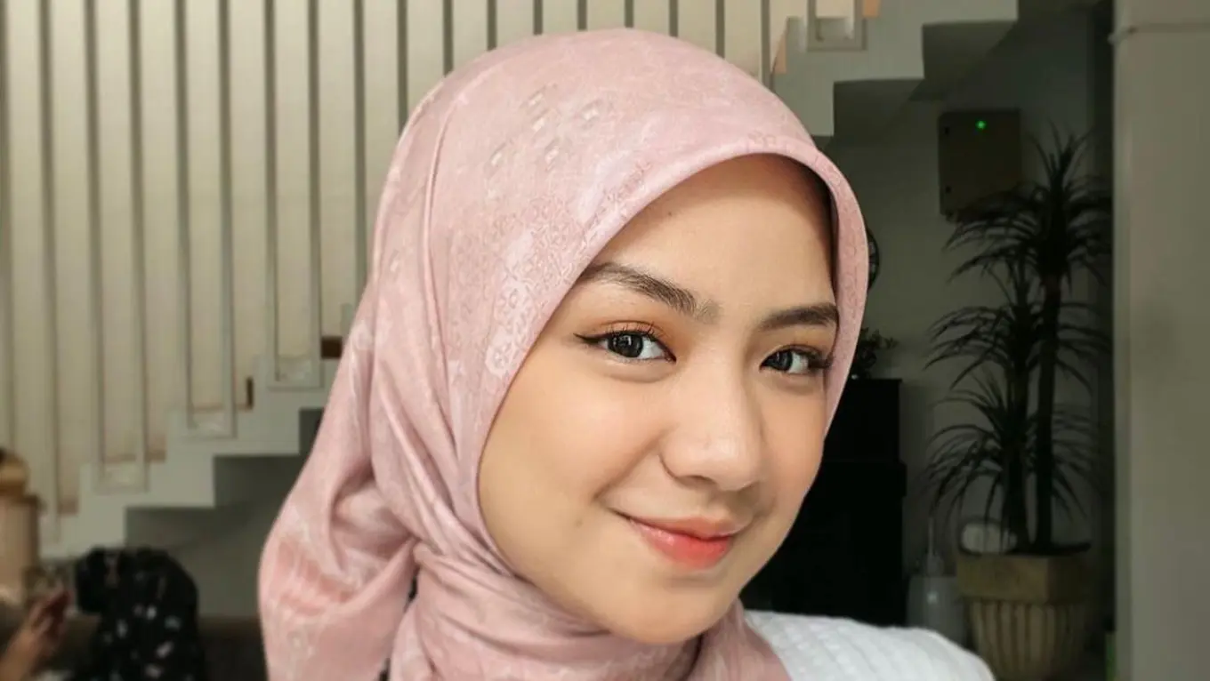 Tampil Modis di Acara Formal, Ini 4 Gaya Hijab yang Cocok Untuk ...