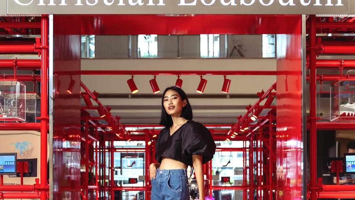 Nuansa Merah dalam Toko Pop-Up Baru Christian Louboutin di Plaza ...