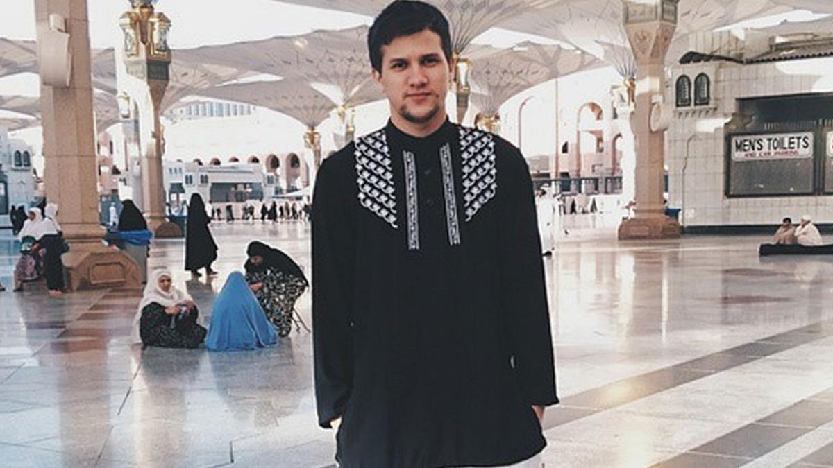 Stuart Collin Rugi Ratusan Juta - ShowBiz Liputan6.com