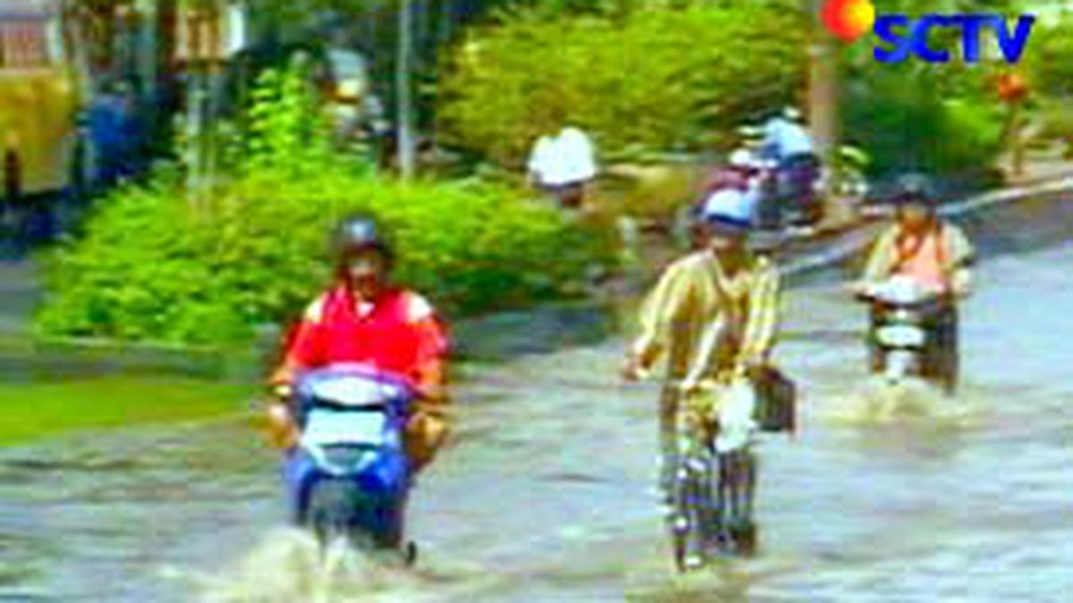 Lalu Lintas di Semarang Macet Total