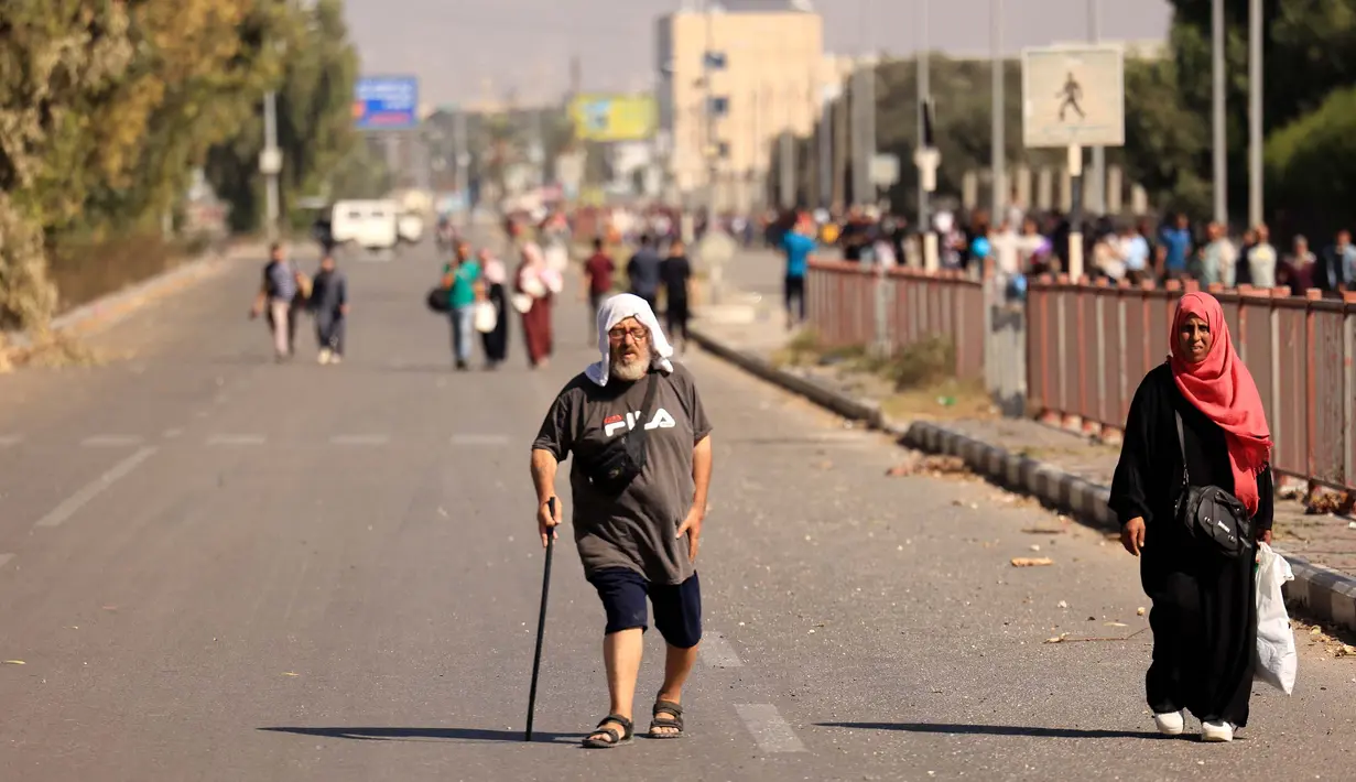 Berbondong-bondong, Warga Palestina Tinggalkan Kota Gaza - Foto ...