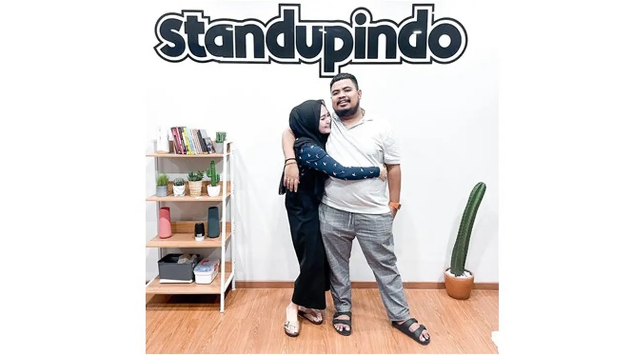 6 Potret Indah Ningtyas Istri Komika Rigen yang Jarang Tersorot ...