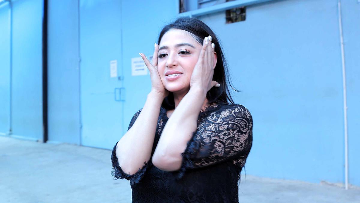 Cerita Cinta Dewi Perssik Masa Lalu dan Kini - Entertainment Fimela.com