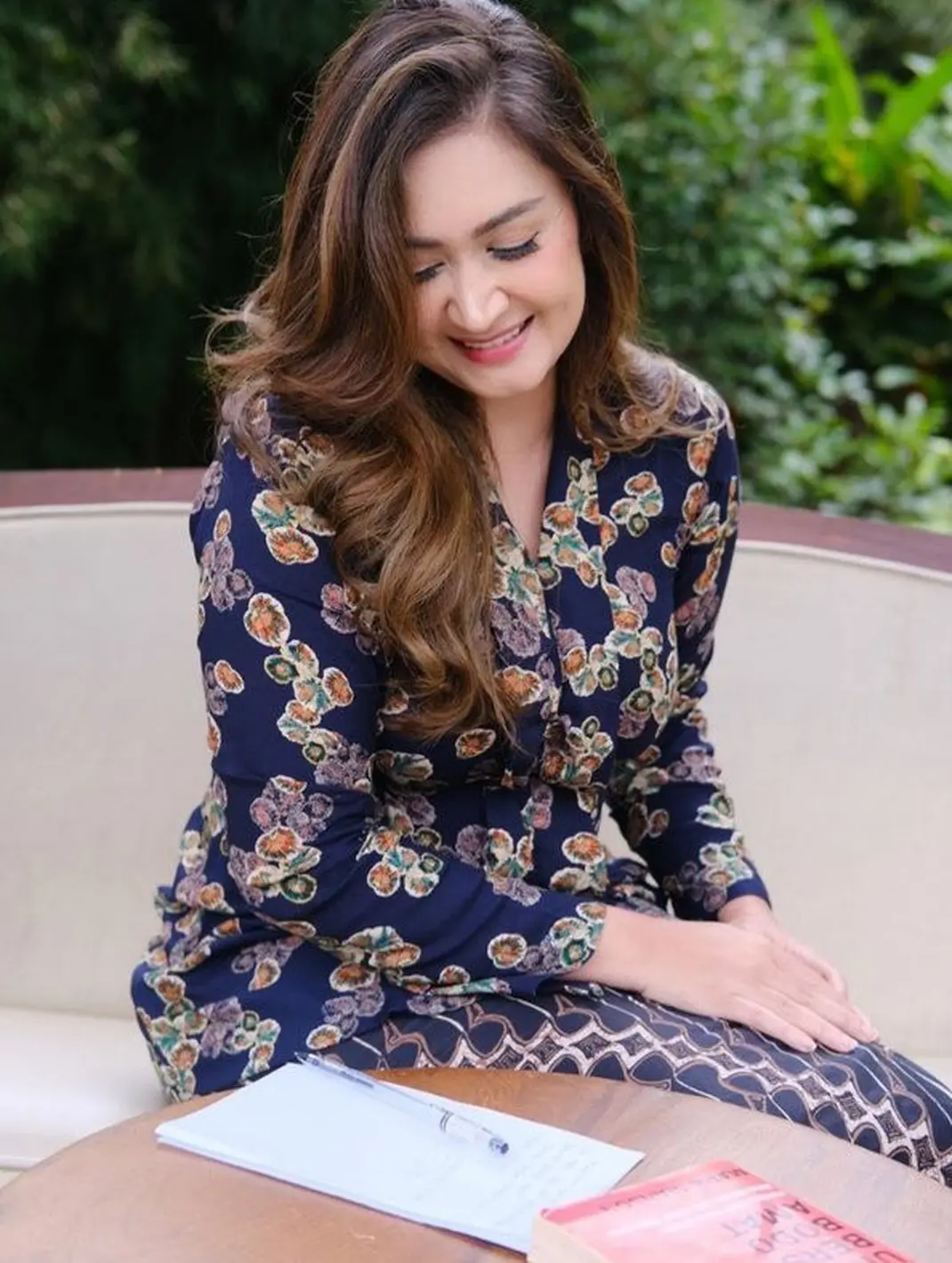 Mengaku Ogah Nikah, Ini 6 Potret Cantik Nafa Urbach yang Disebut Seperti Bidadari - Photo Fimela.com