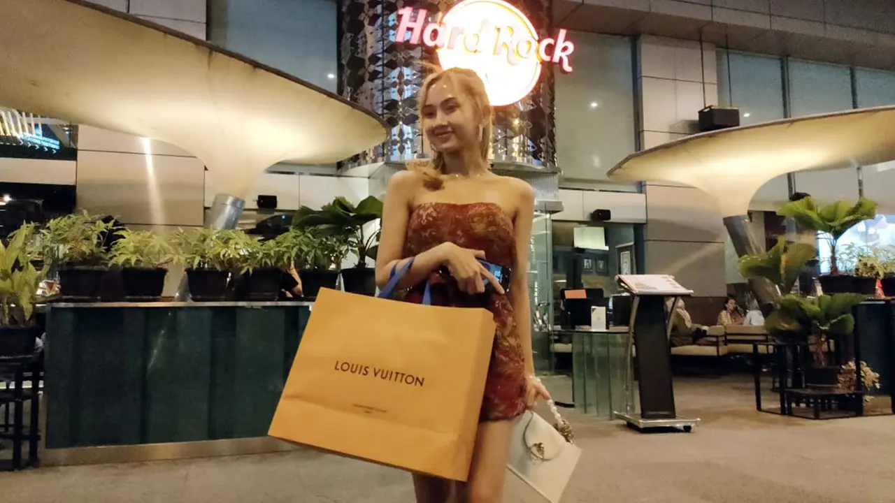 Clarisa Arda Healing dengan Belanja Barang Mewah, Lelah Digosipkan Jadi ...