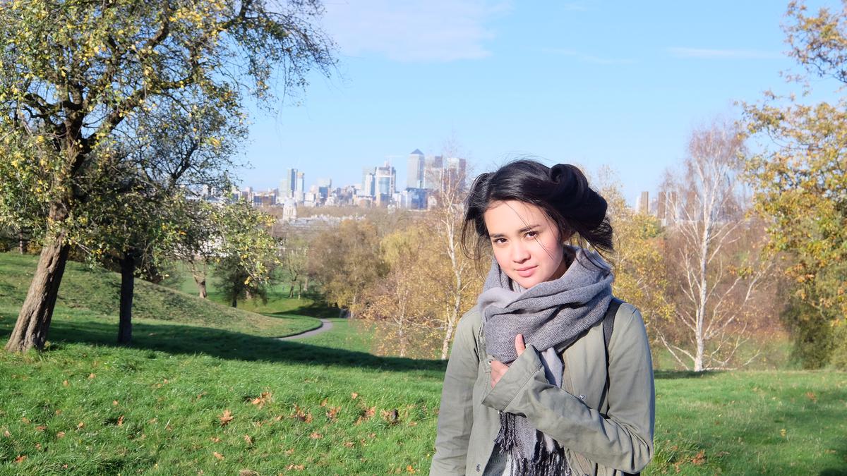 Dimas Anggara-Michelle Ziudith Pamer Poster London Love Story