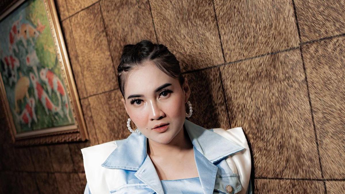 Potret Nella Kharisma, Penyanyi Dangdut Anggun Asal Kediri yang Dikenal Melalui Lagu Hitsnya ...